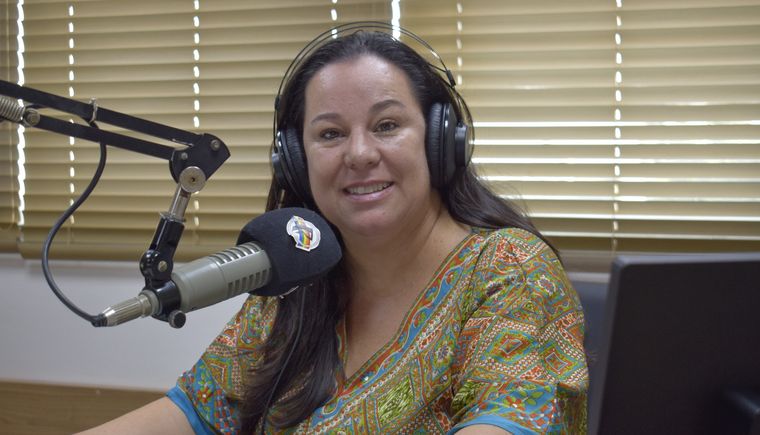 Locutora da Rádio Cidade é finalista no prêmio “Microfone de Ouro”