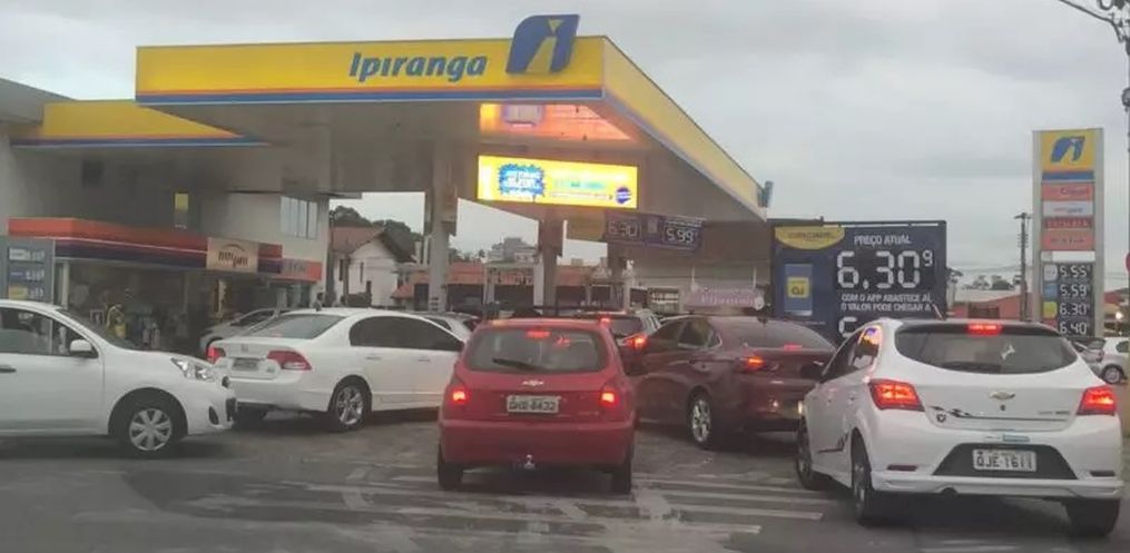 Postos de combustíveis são autuados por reajuste de preço antecipado em SC